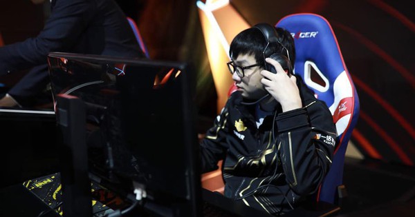 Sofm lọt vào đội hình tiêu biểu tháng 7 của LPL, Snake vẫn bất lực trong việc chiếm ngôi đầu bảng