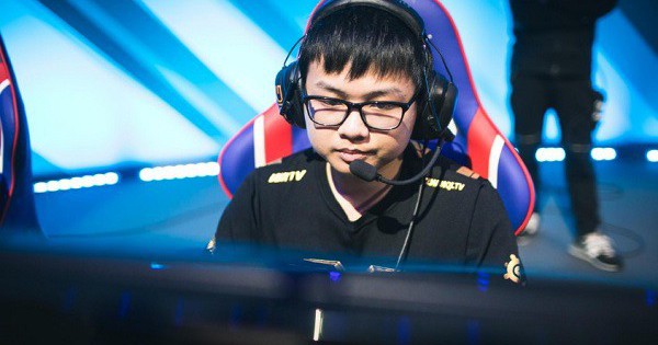 Những kịch bản nào có thể xảy ra một khi "mối tình" SofM - Snake Esports chia lìa đôi ngả?