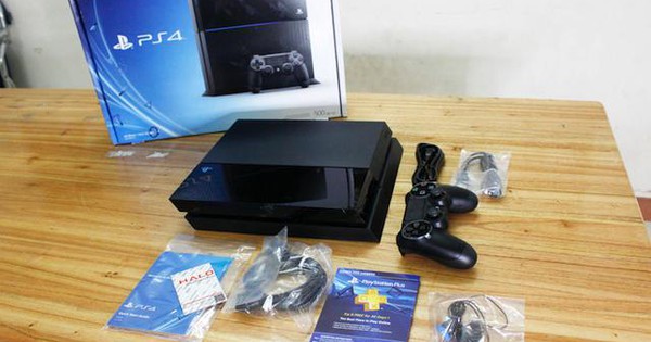 Chiêm ngưỡng chiếc PS4 đầu tiên về Việt Nam