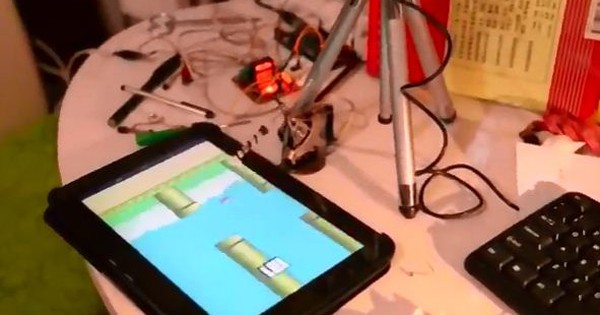 Xuất hiện Robot chơi Flappy Bird cực siêu